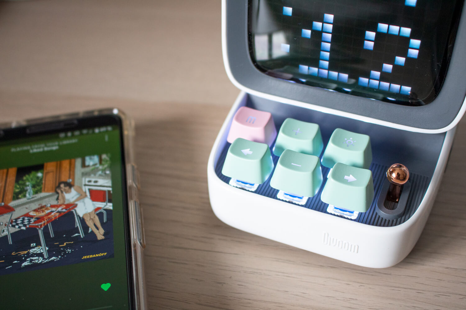 Divoom Ditoo Bluetooth speaker : test & review in pictures